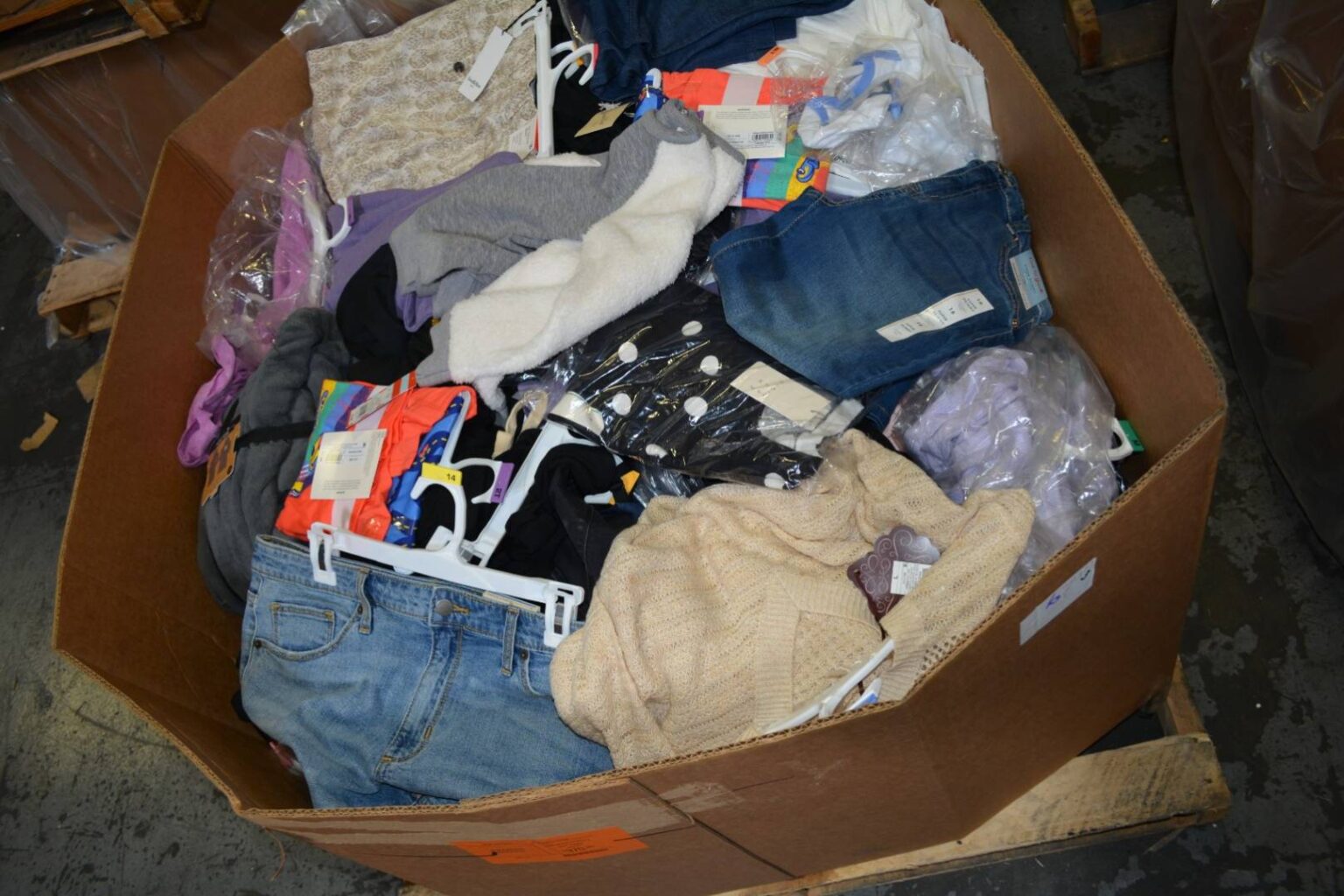 Buy Assorted Clothing Pallet – Wholesale Mixed Apparel For Sale
